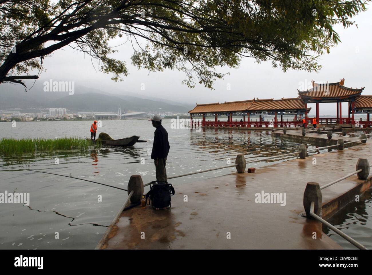 LAKE ERHAI NEAR DALI, YUNNAN PROVINCE, CHINA. SEPTEMBER 2007 PIC MIKE ...