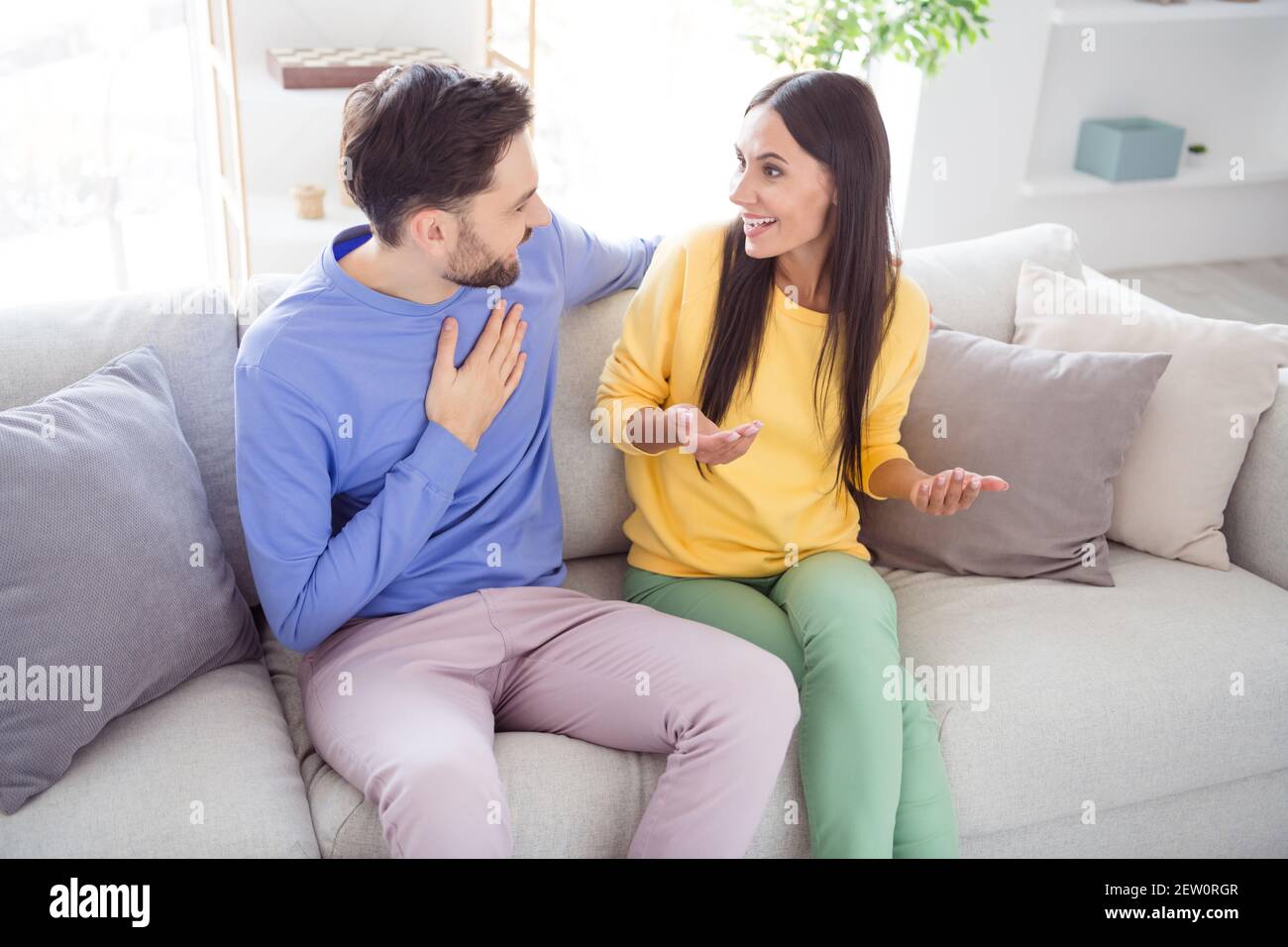 Photo of young attractive couple husband wife happy positive smile ...