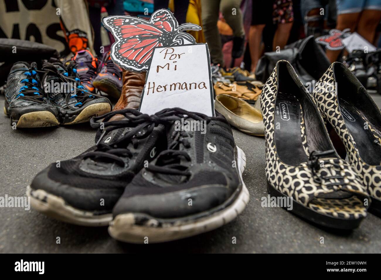 Immigrant illustrations hi-res stock photography and images - Alamy