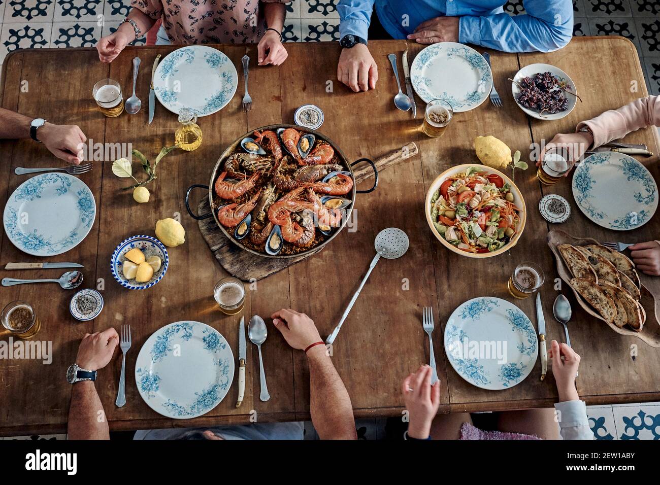 Group people paella hi-res stock photography and images - Alamy