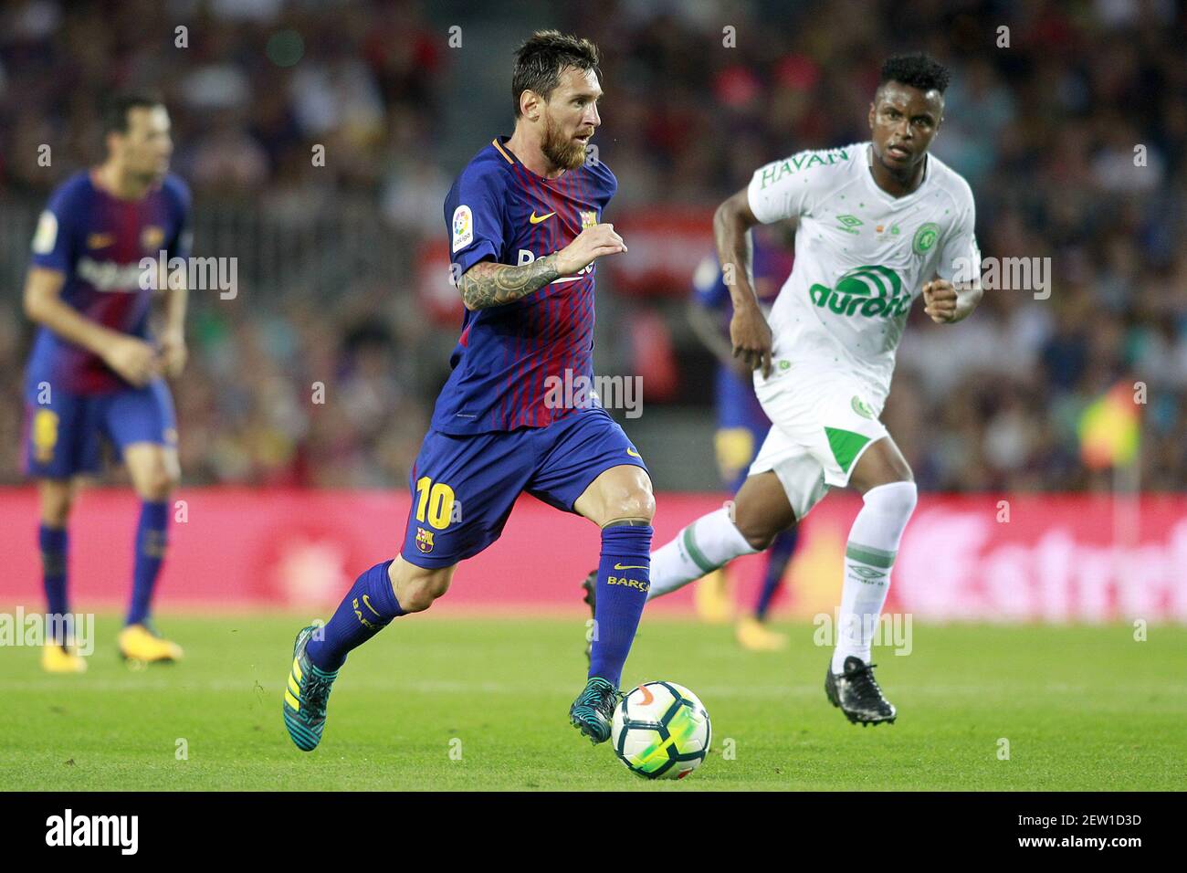 FC Barcelona's Leo Messi (l) and Chapecoense's Moises during Joan ...