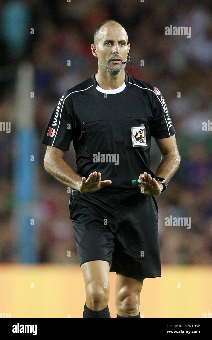 Spanish referee Alfonso Alvarez Izquierdo during Joan Gamper Trophy ...