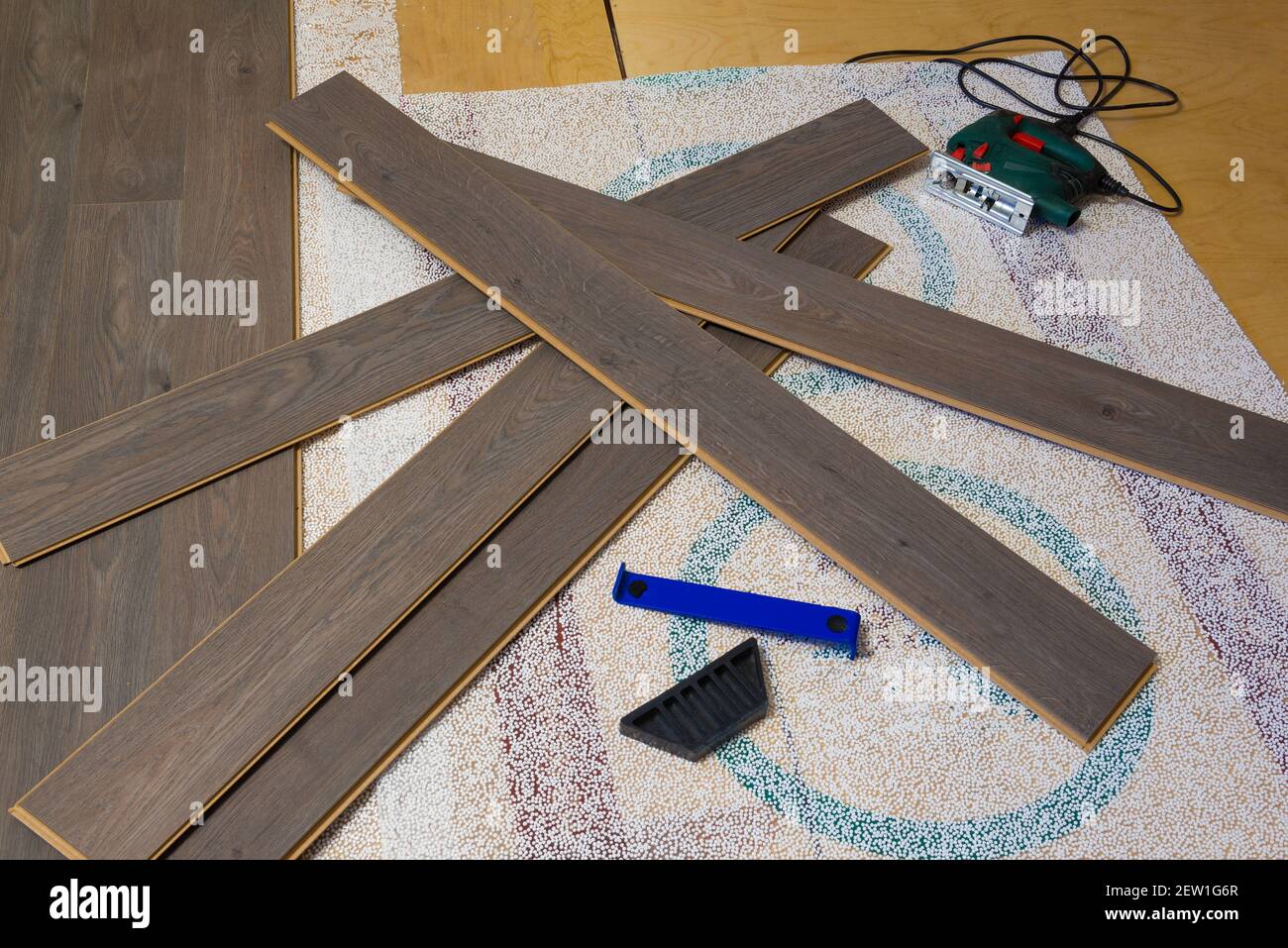 Plate laying hi-res stock photography and images - Alamy