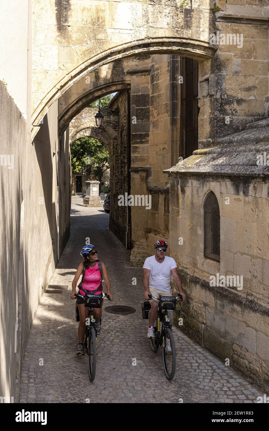 France, Vaucluse, Caderousse, ViaRhôna, cyclists in front of the Saint ...