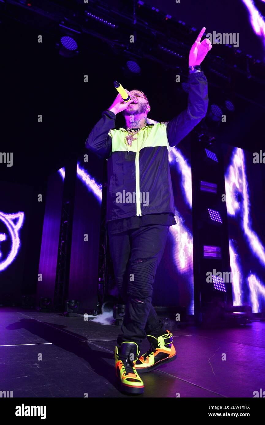 Farruko performs on stage during 'Farruko Trap Ficante Tour 'at James L ...