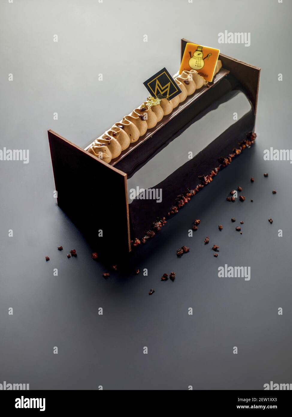 Christmas log, crispy chocolate, soft chocolate cookie, crème brulée ...