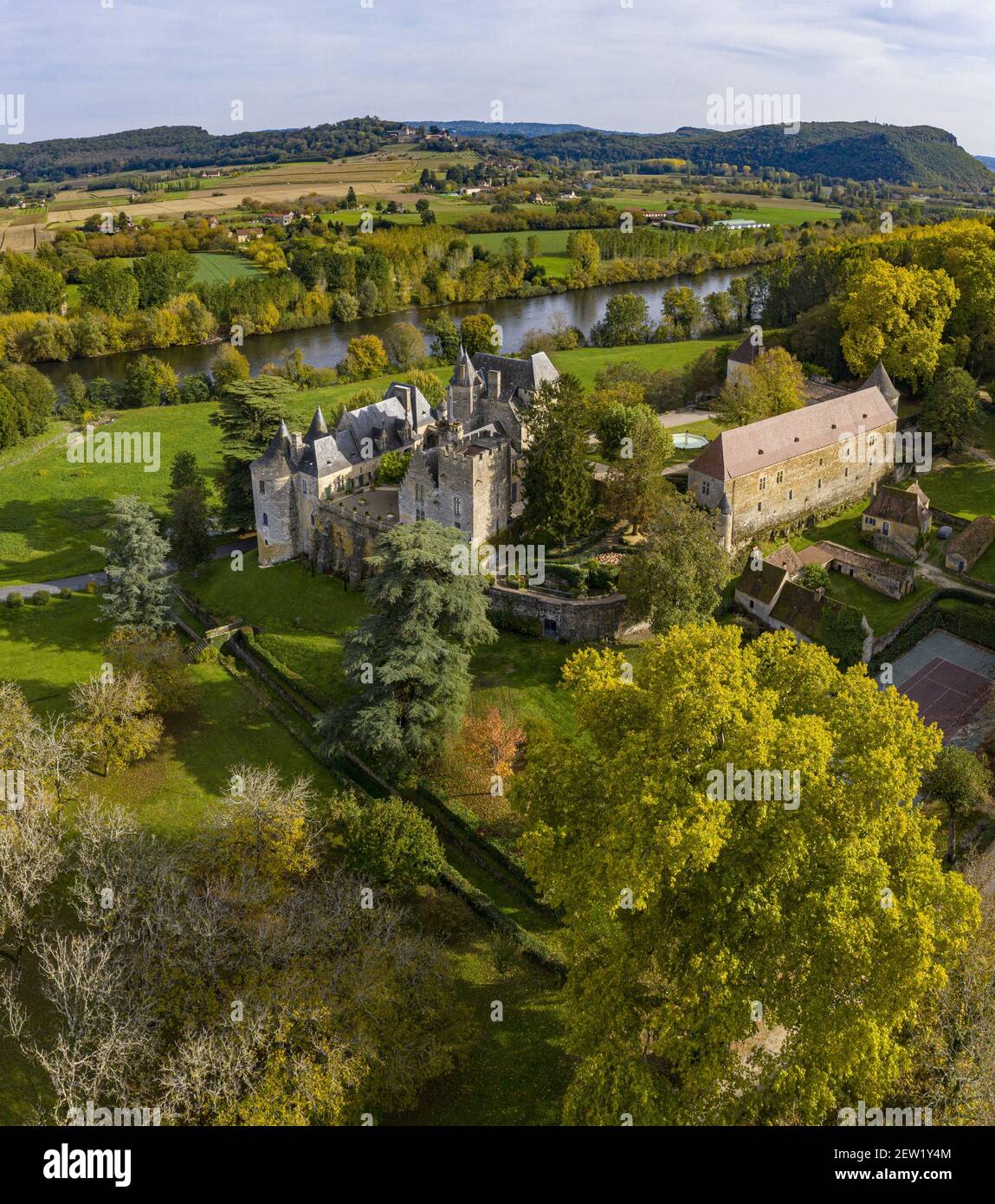 Aerial view castelnaud castle dordogne hi-res stock photography and ...