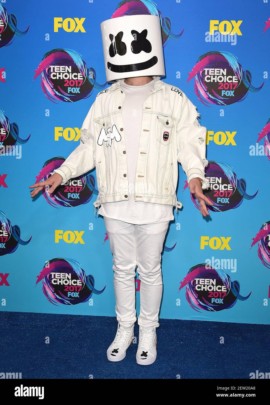 LOS ANGELES - AUGUST 13: Marshmello at FOX's Teen Choice 2017 at the ...