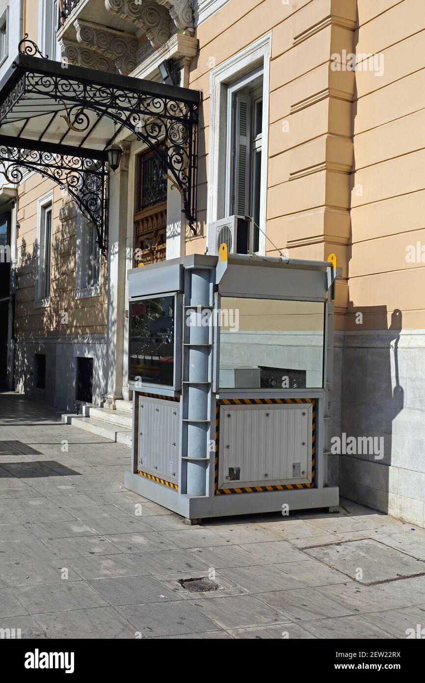 Guard booth hi-res stock photography and images - Alamy