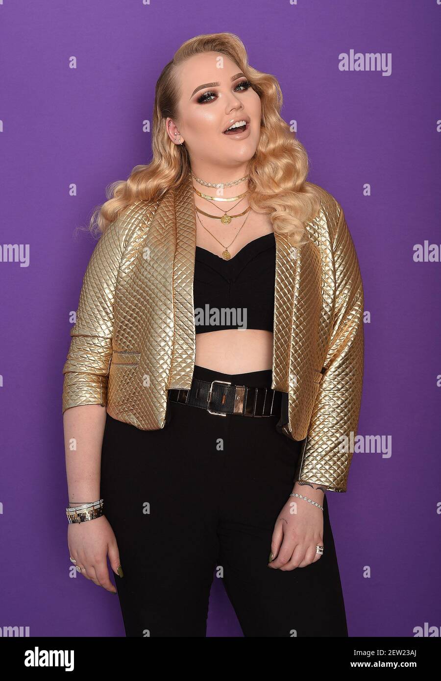 LOS ANGELES - AUGUST 13: NikkieTutorials at FOX's 'Teen Choice 2017' at ...