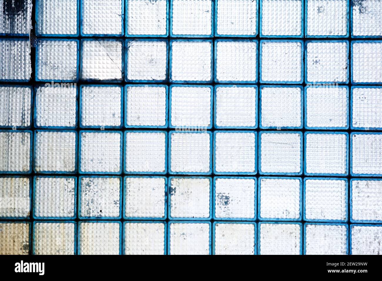 Glass blocks hi-res stock photography and images - Alamy