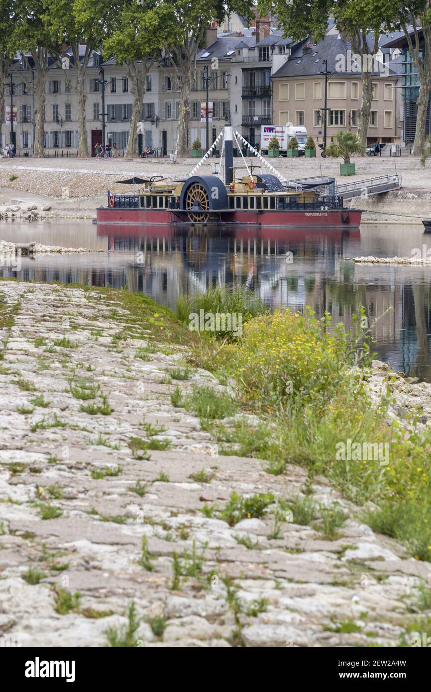 Vertical europe steamboat hi-res stock photography and images - Alamy