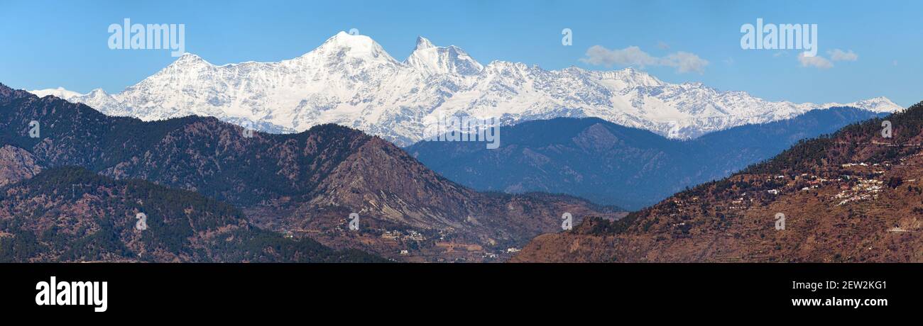 Mount Bandarpunch, Himalaya, panoramic view of Indian Himalayas, great Himalayan range ...