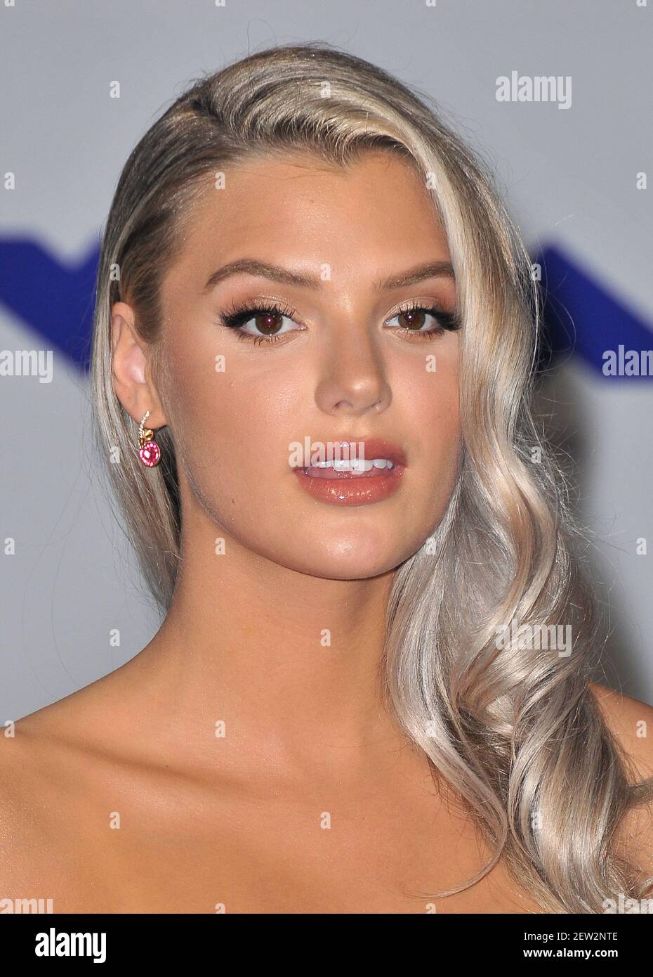 Alissa Violet at the 2017 MTV Video Music Awards held at The Forum on ...
