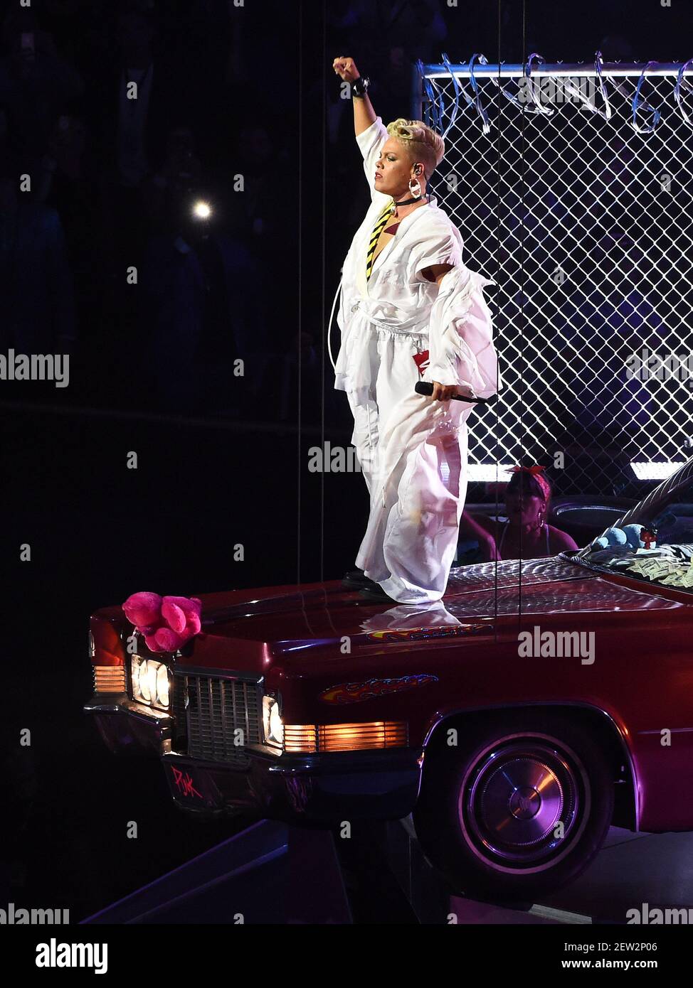 LOS ANGELES - AUGUST 27: Pink performs on the 2017 'MTV Video Music ...