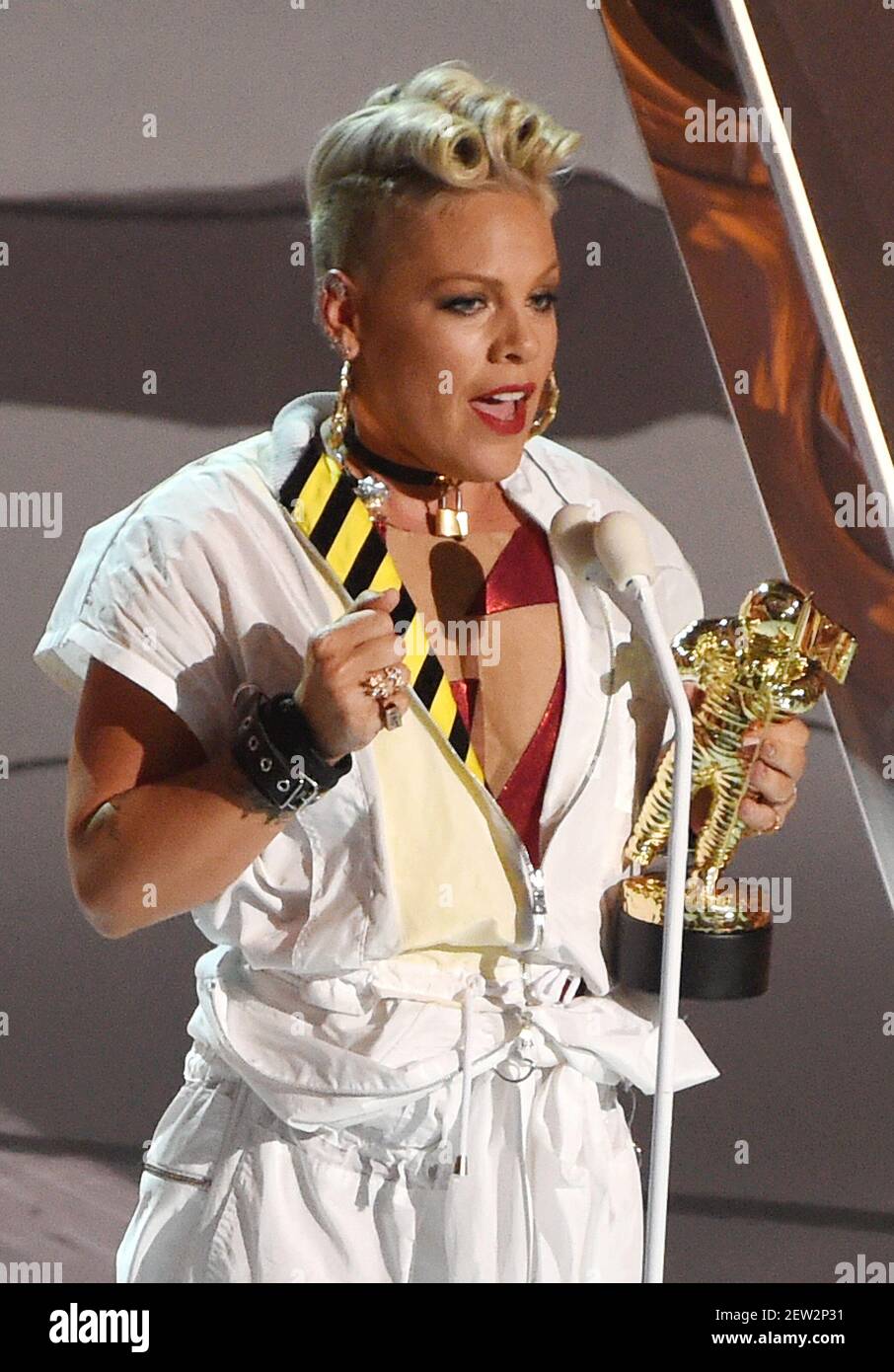 LOS ANGELES - AUGUST 27: Pink accepts the Michael Jackson Video ...
