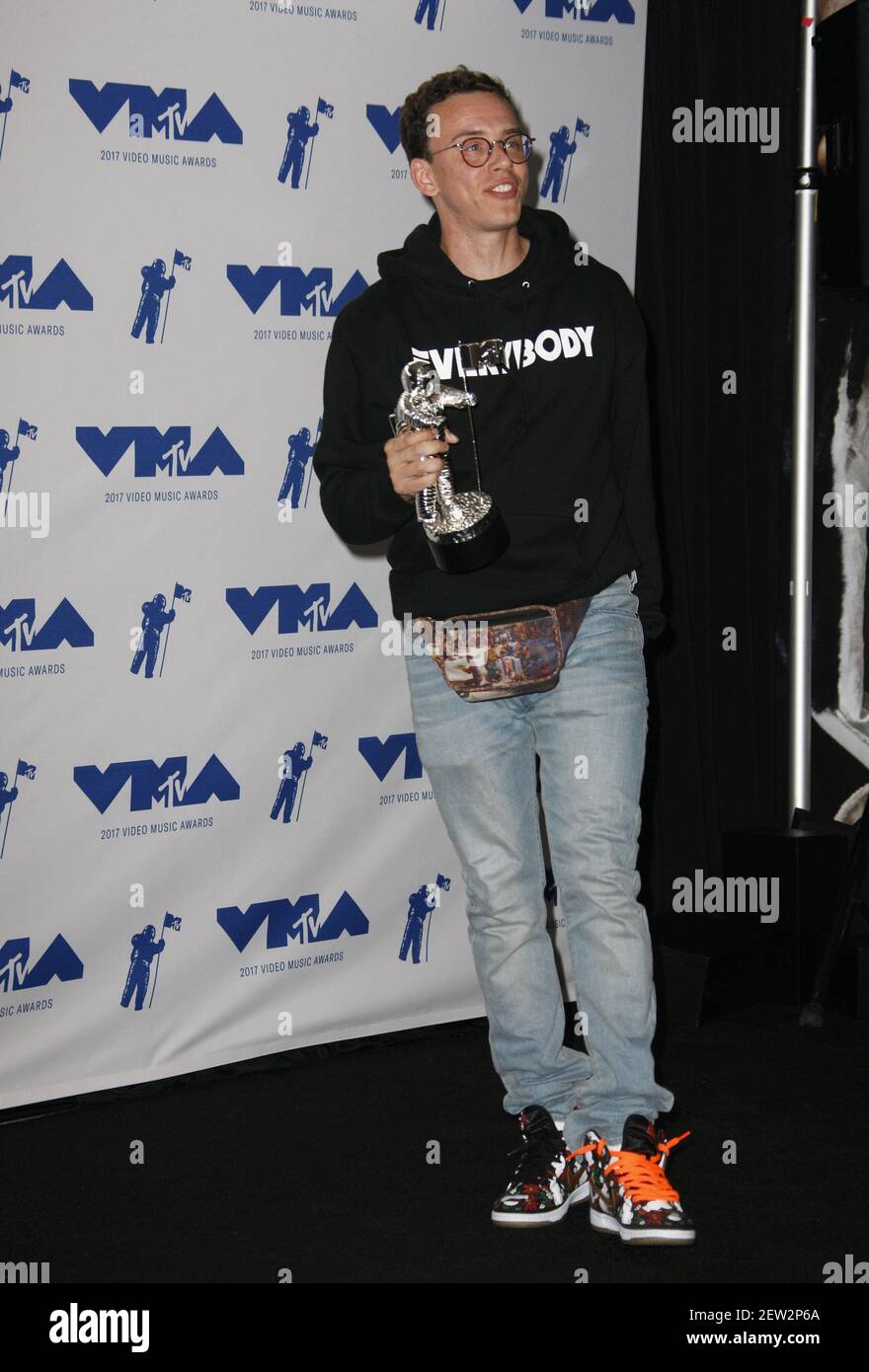 Logic poses with the Best Fight Against The System award for 'Black ...