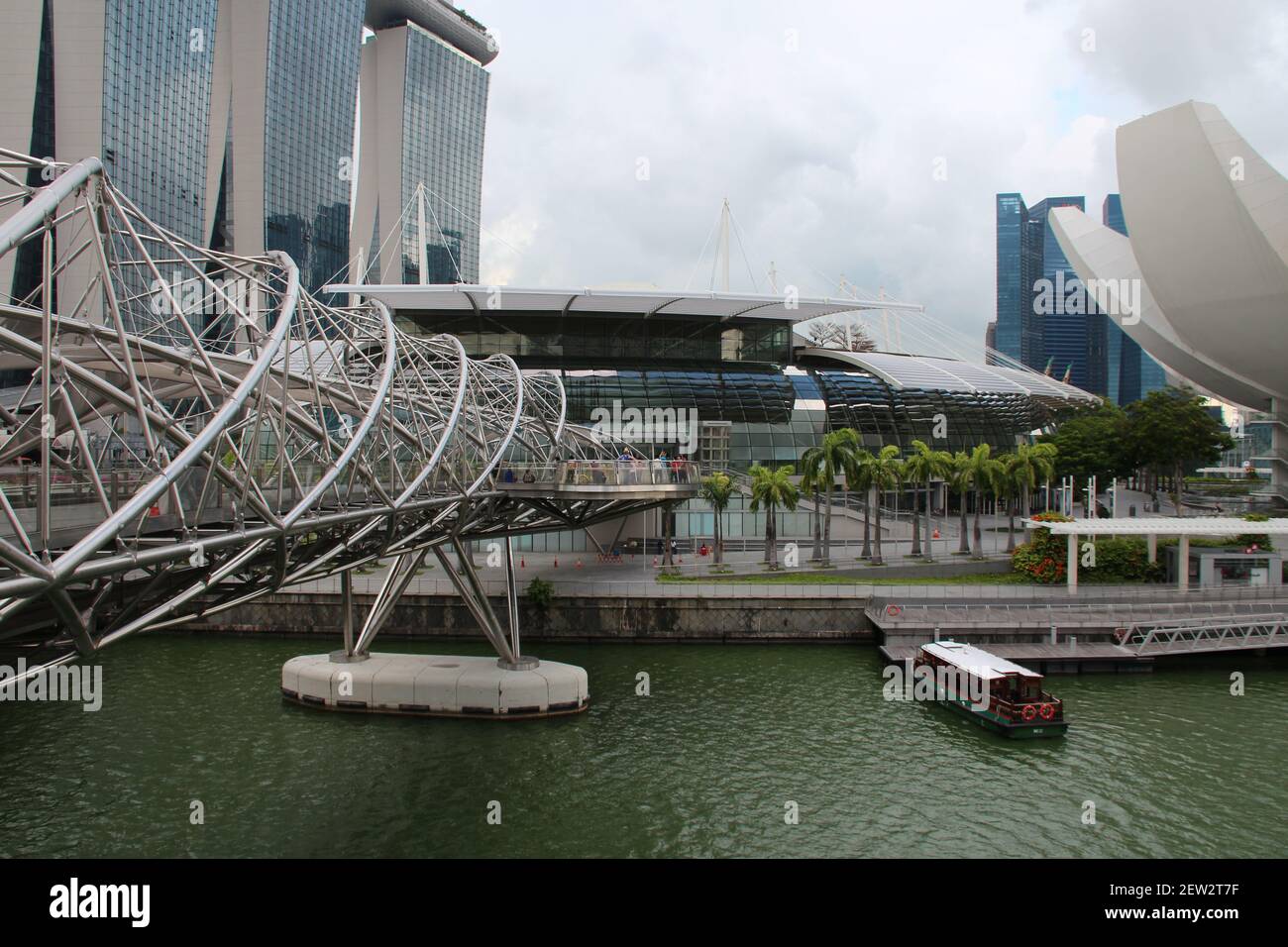 modern buildings and footbridge at marina bay in singapore Stock Photo ...