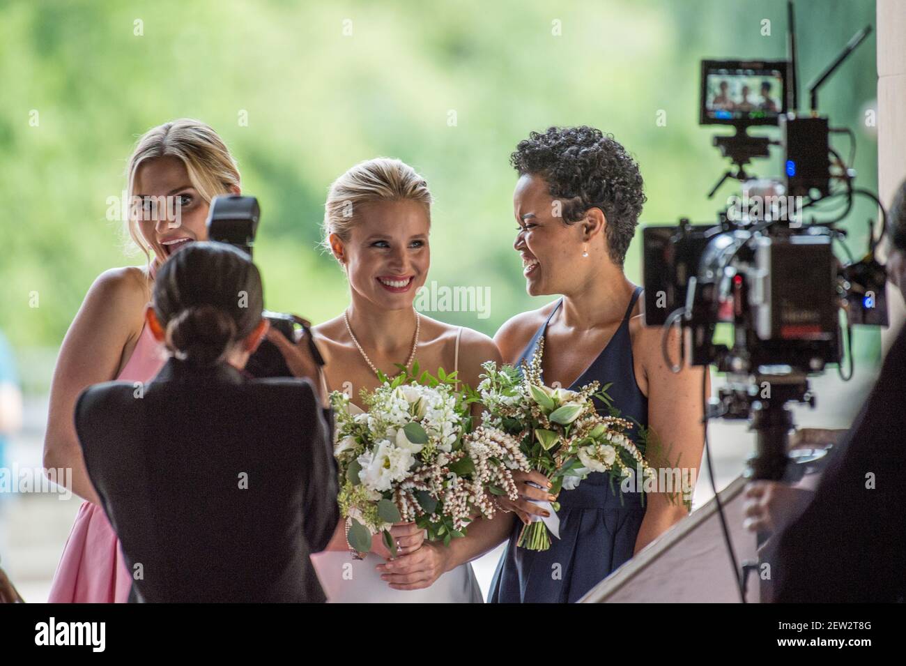 Kristen Bell is spotted filming a movie in Central Park, New York City ...