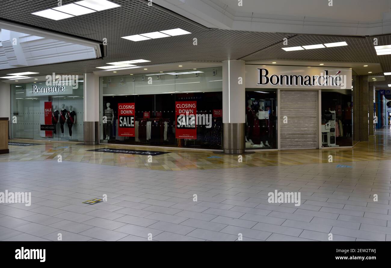 Closed down fashion shop hi-res stock photography and images - Alamy