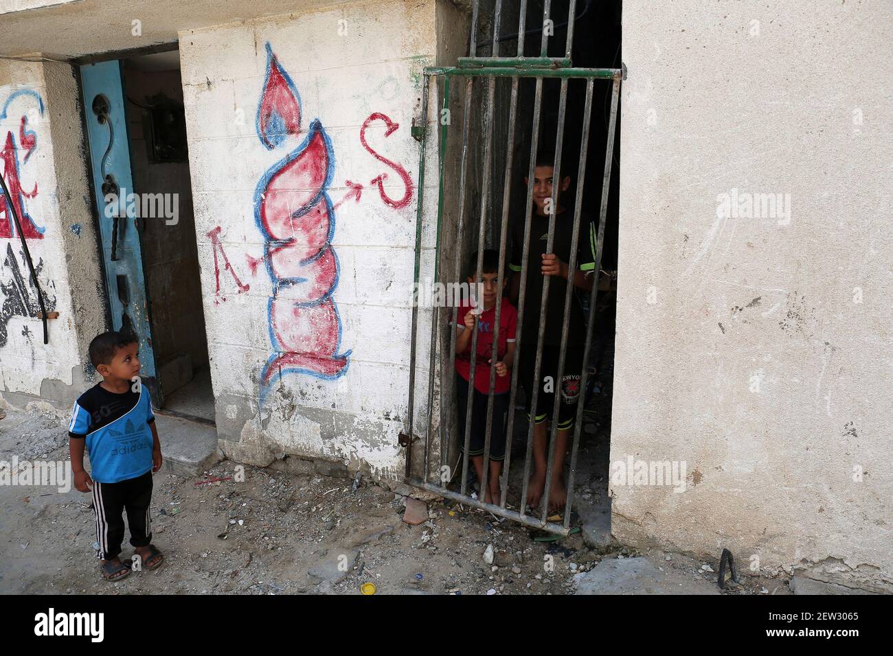 Palestinian children playing in the street, at Rafah refugee camp in ...