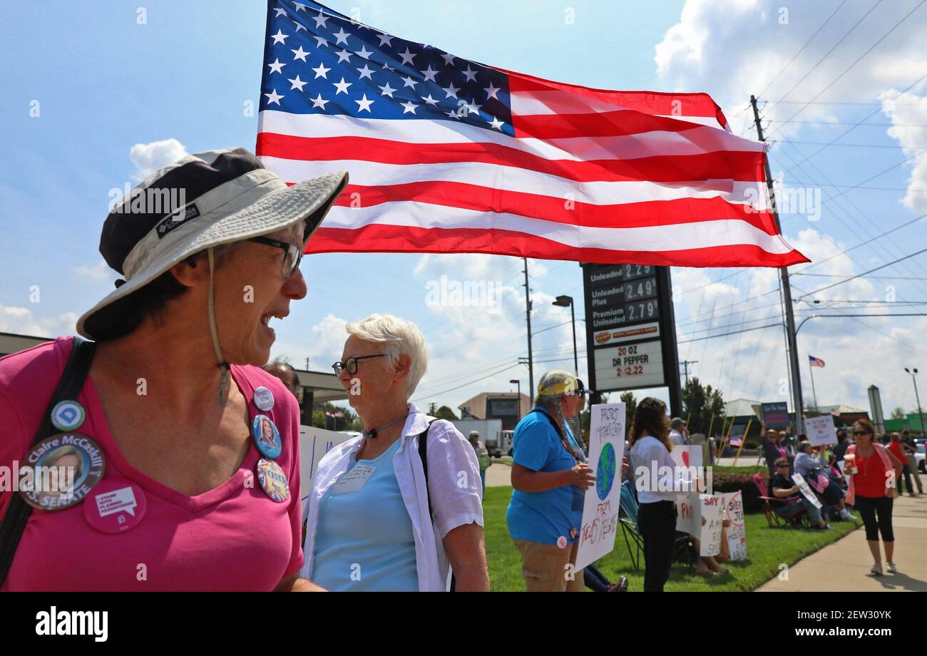 Protesters await President Trump's visit to Springfield, Mo., on ...