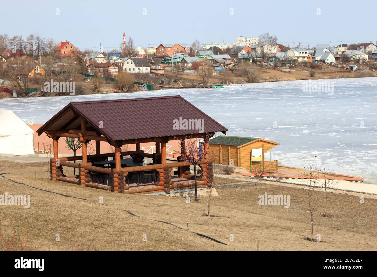 Gazebo on river bank hi-res stock photography and images - Alamy