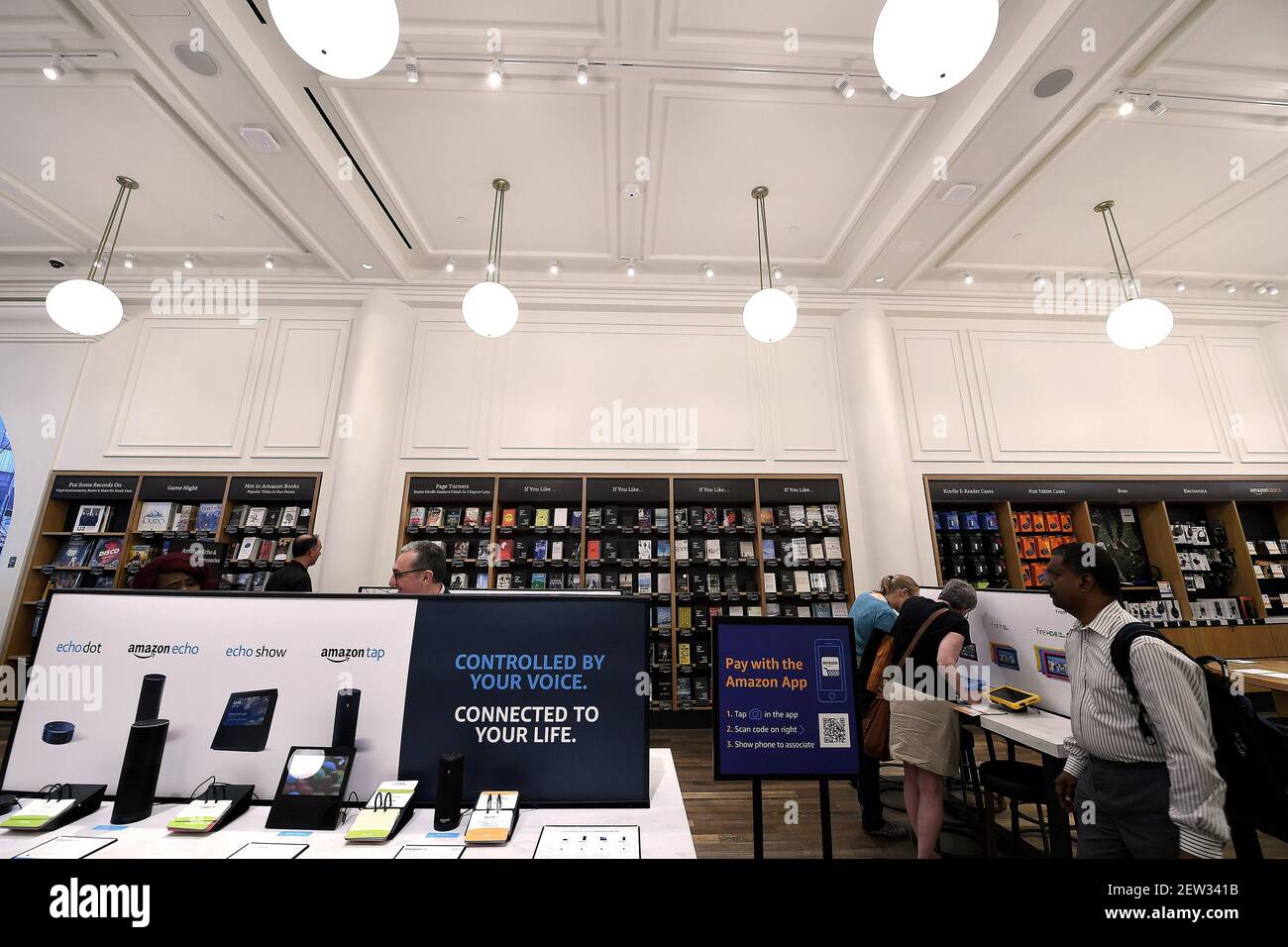 Interior view of Amazon bookstore located at 34th Street in New York ...