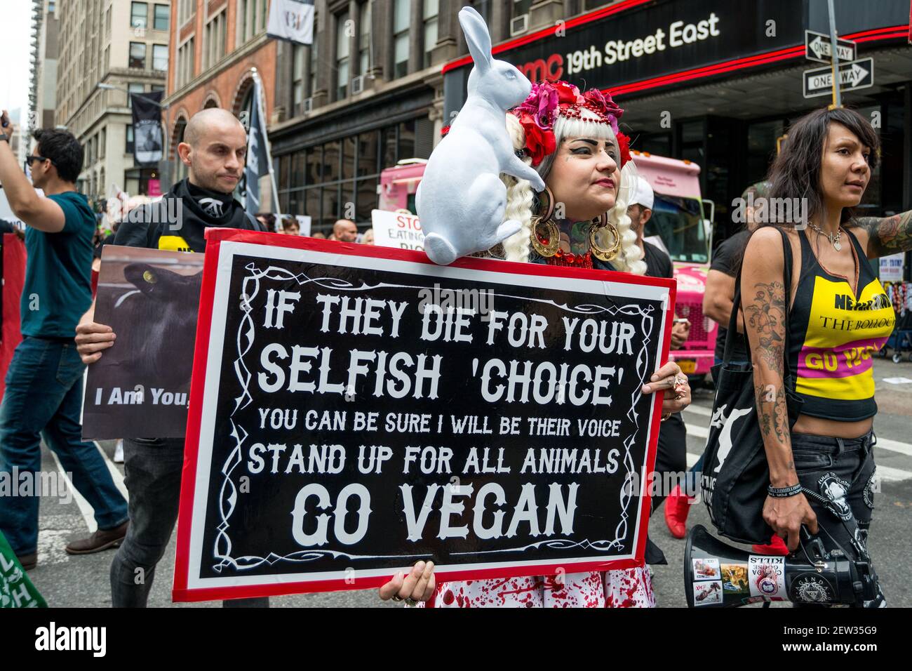 Nearly a thousand vegans and other animal right's activists rallied ...