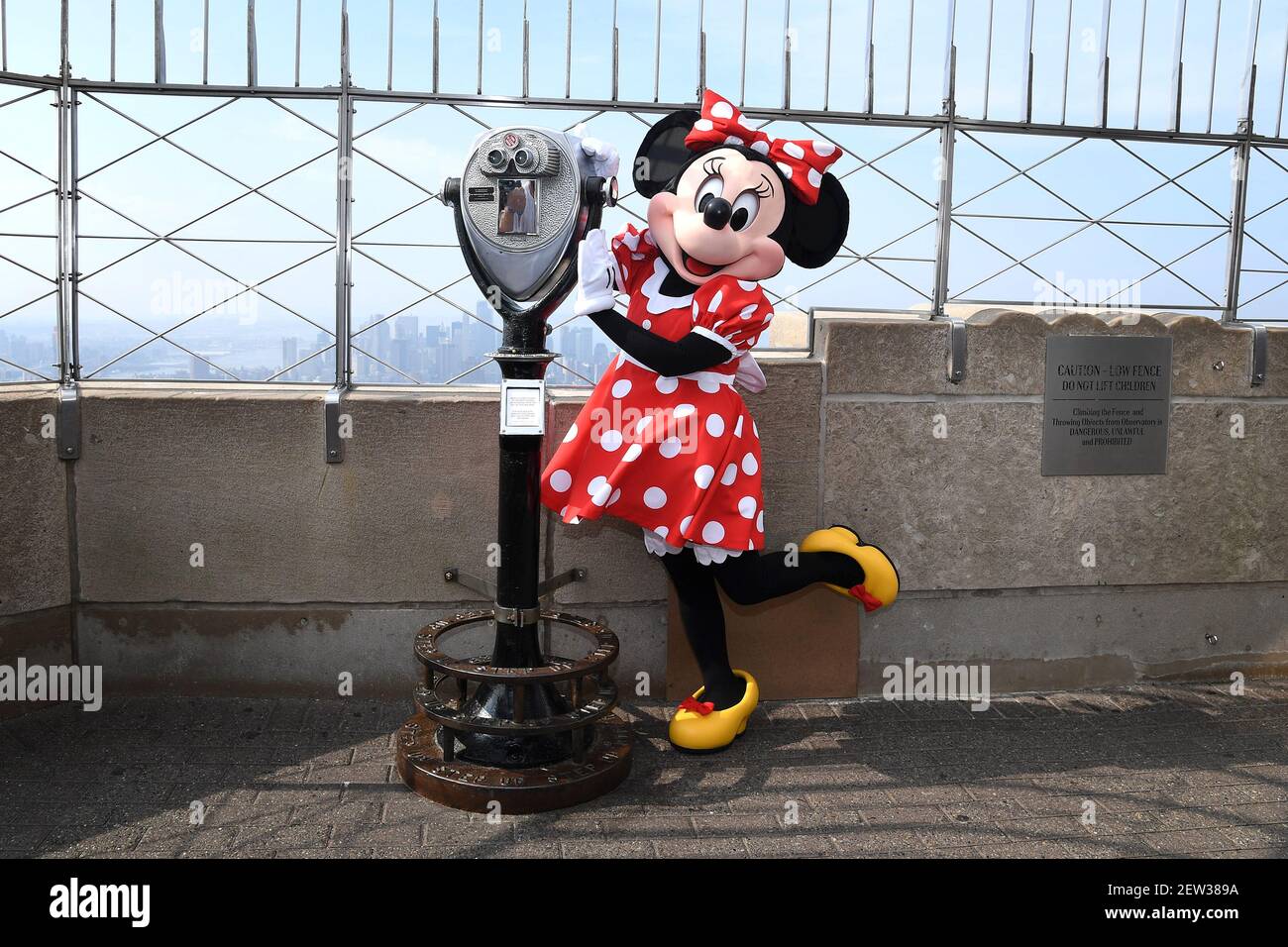 Minnie Mouse takes NYC by visiting the Empire State Building to kick ...