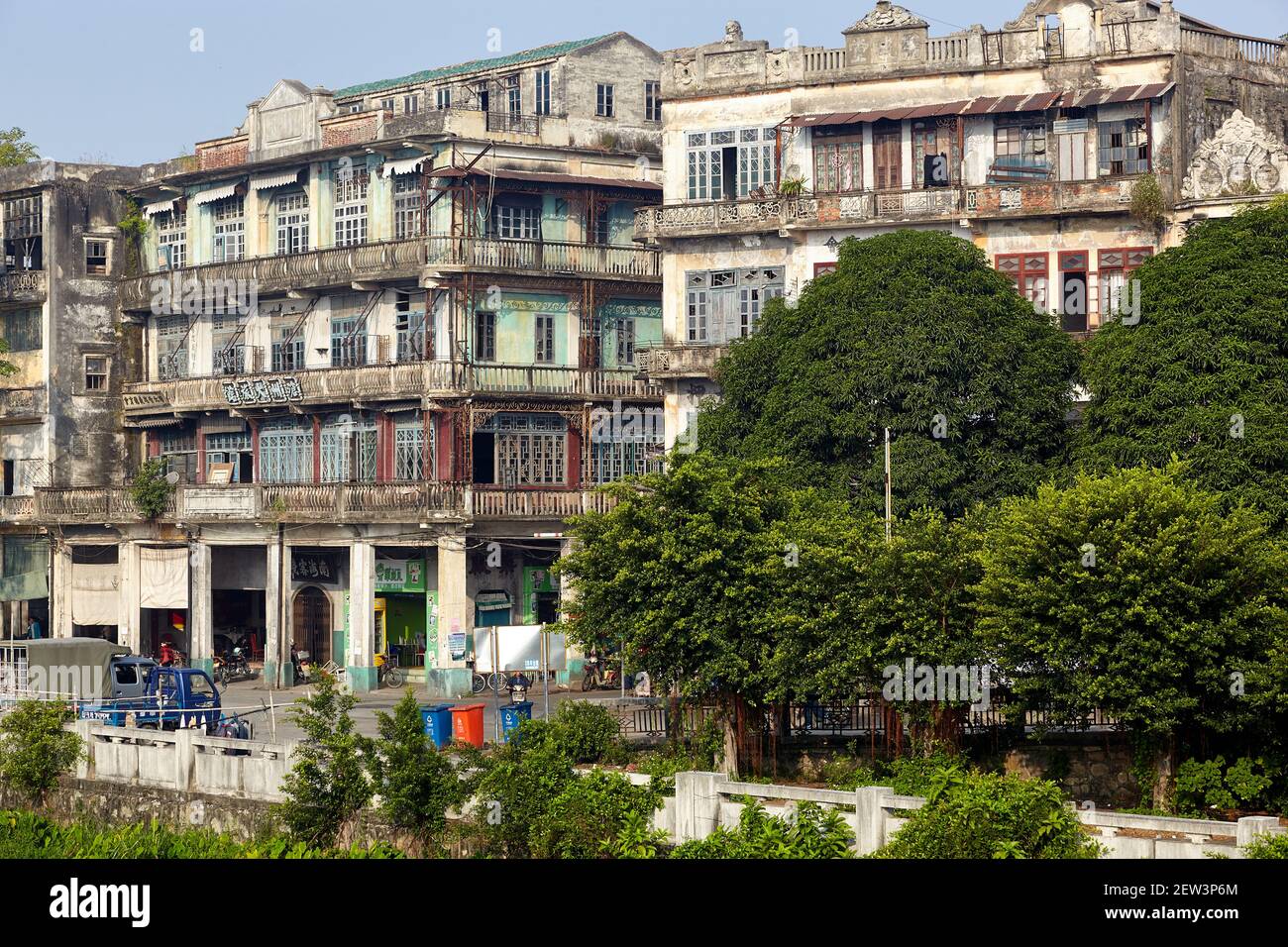 Large but mostly abandoned qilou buildings in Chikan town, Kaiping ...