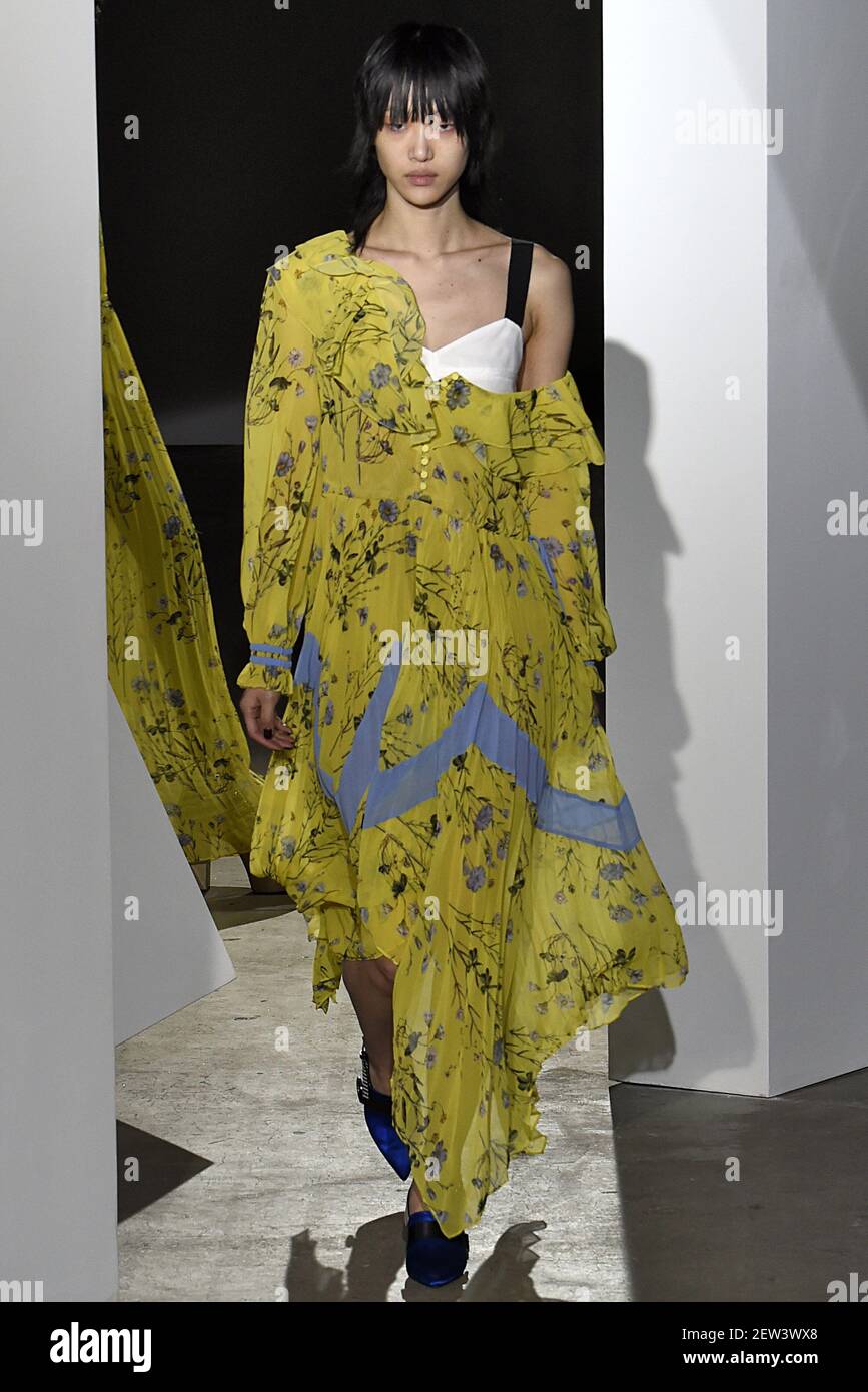 Model Sora Choi walks on the runway during the Self Portrait Fashion ...
