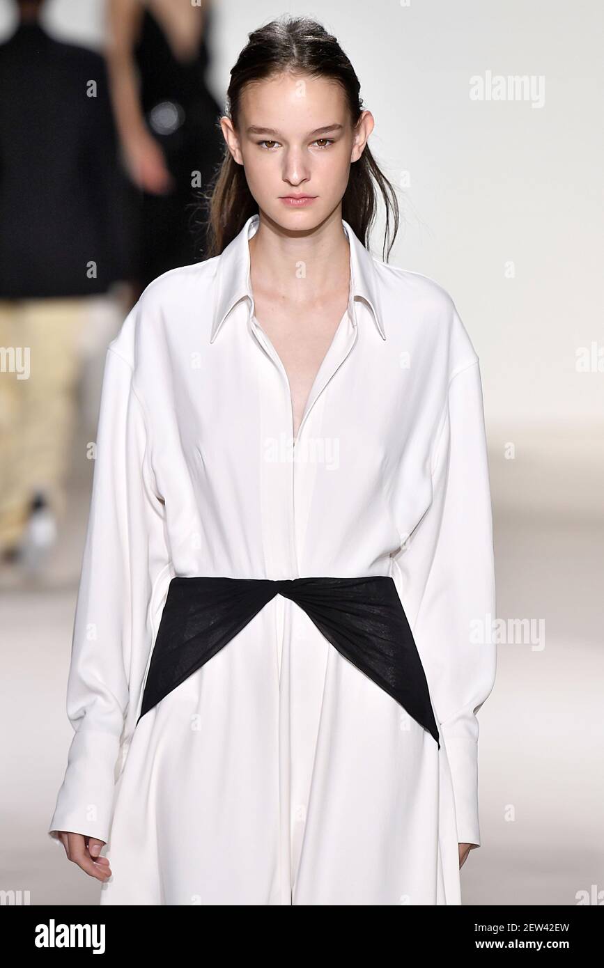 Model Laura Toth walks on the runway during Victoria Beckham Fashion ...