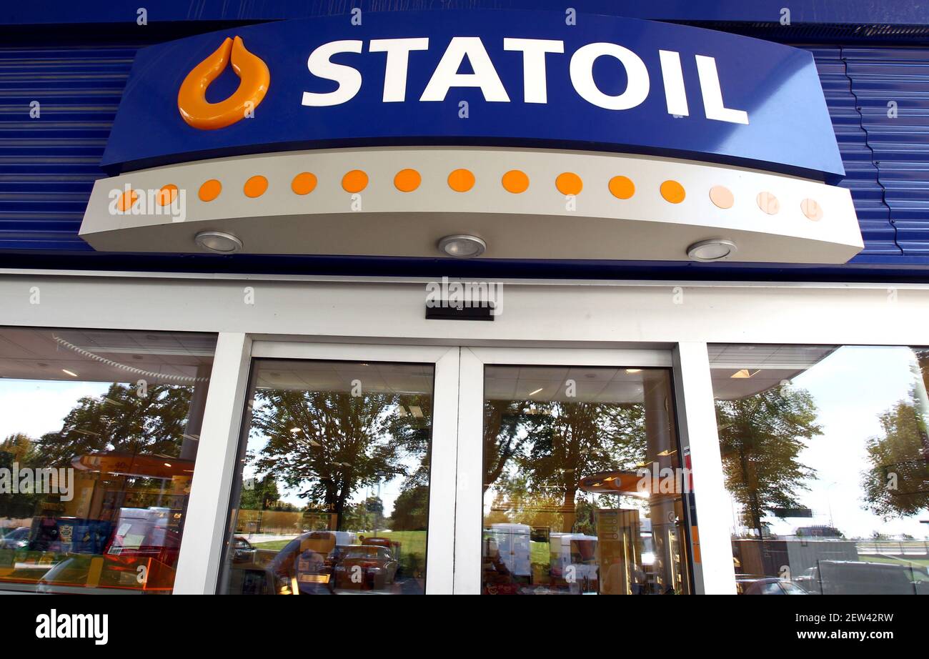 Gas station exterior door hi-res stock photography and images - Alamy