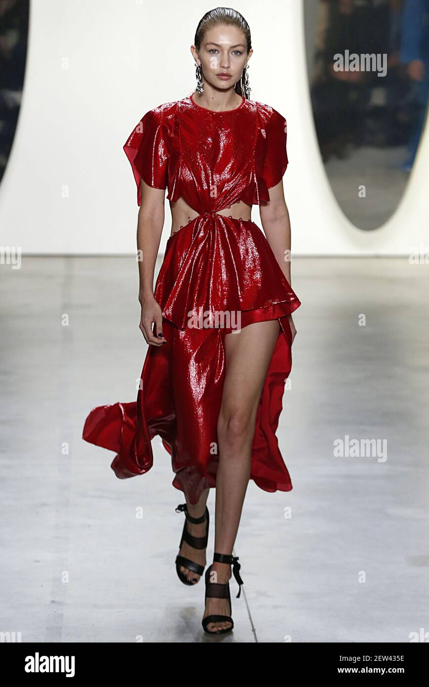 Model Gigi Hadid walks on the runway during the Prabal Gurung Fashion ...