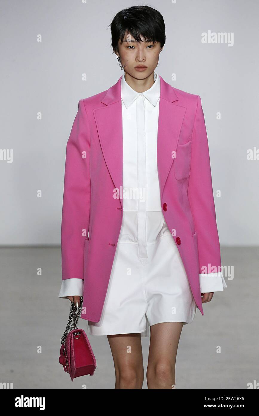 Model Chu Wong walks on the runway during the Oscar de la Renta Fashion ...