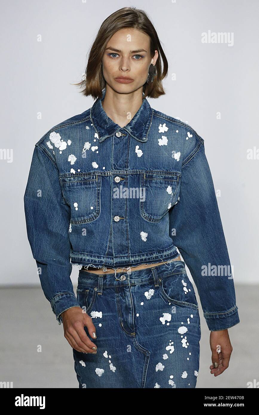 Model Birgit Kos walks on the runway during the Oscar de la Renta ...