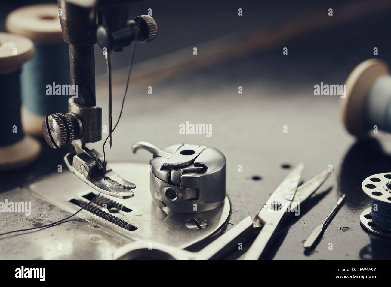 Manual sewing machine hi-res stock photography and images - Alamy