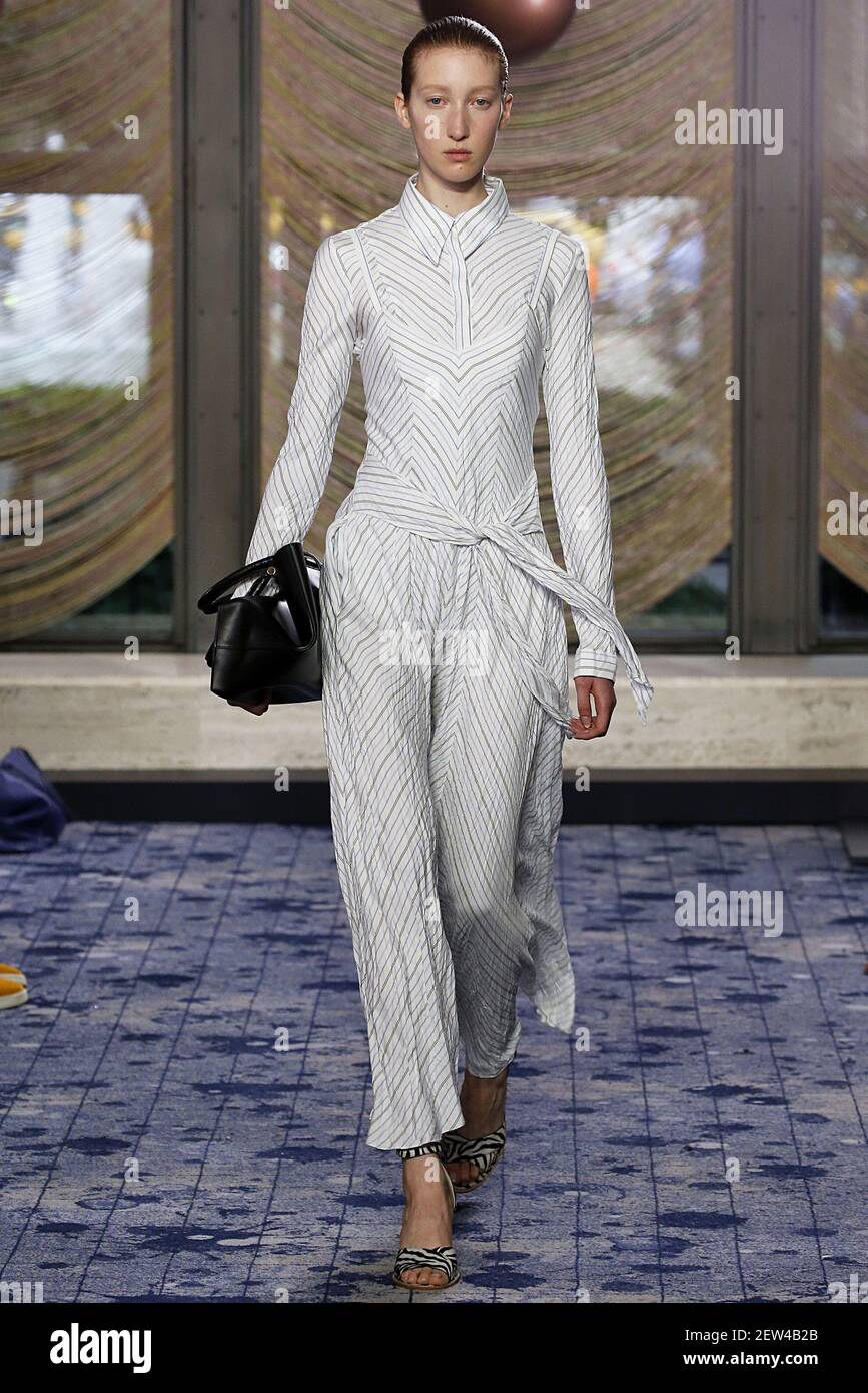 Model Lorna Foran walks on the runway during the Gabriela Hearst ...