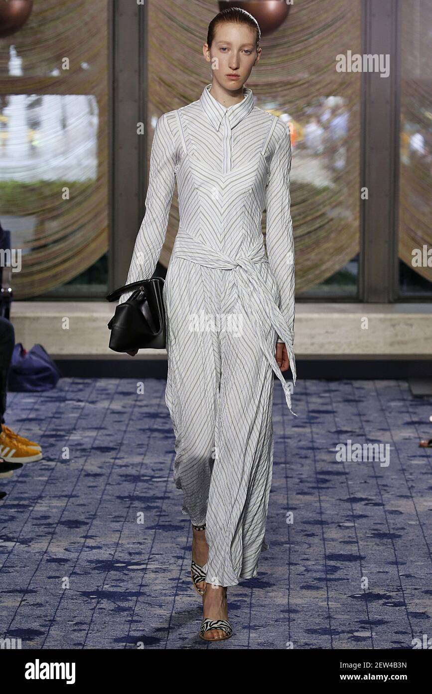 Model Lorna Foran walks on the runway during the Gabriela Hearst ...