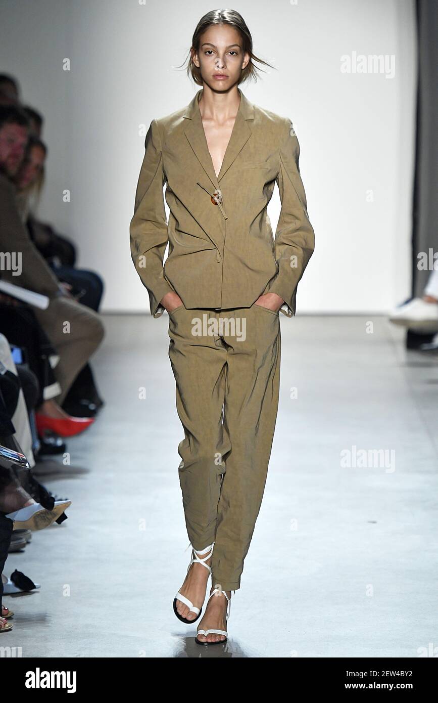 Model Giulia Theller walks on the runway during the Colovos Fashion ...