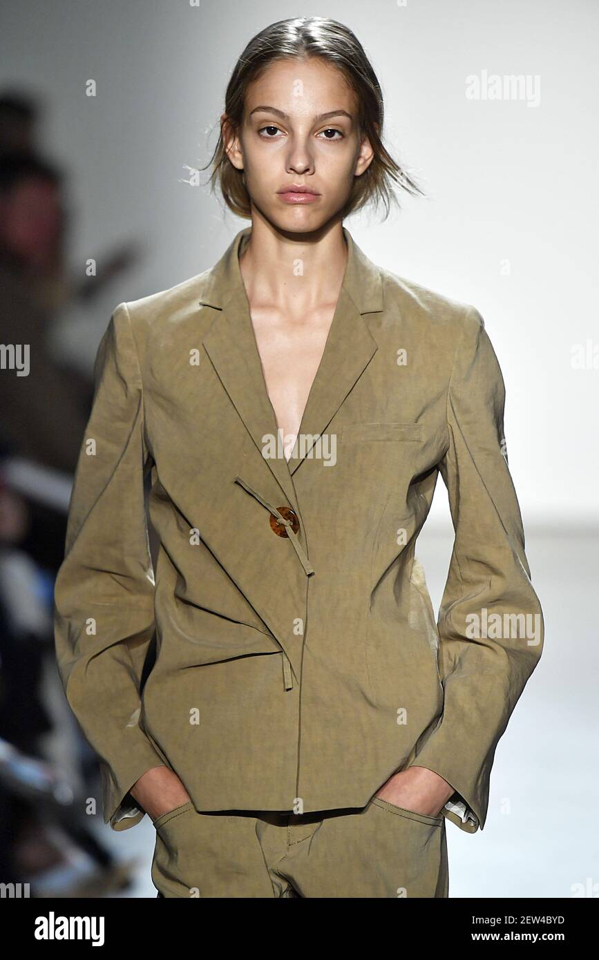 Model Giulia Theller walks on the runway during the Colovos Fashion ...