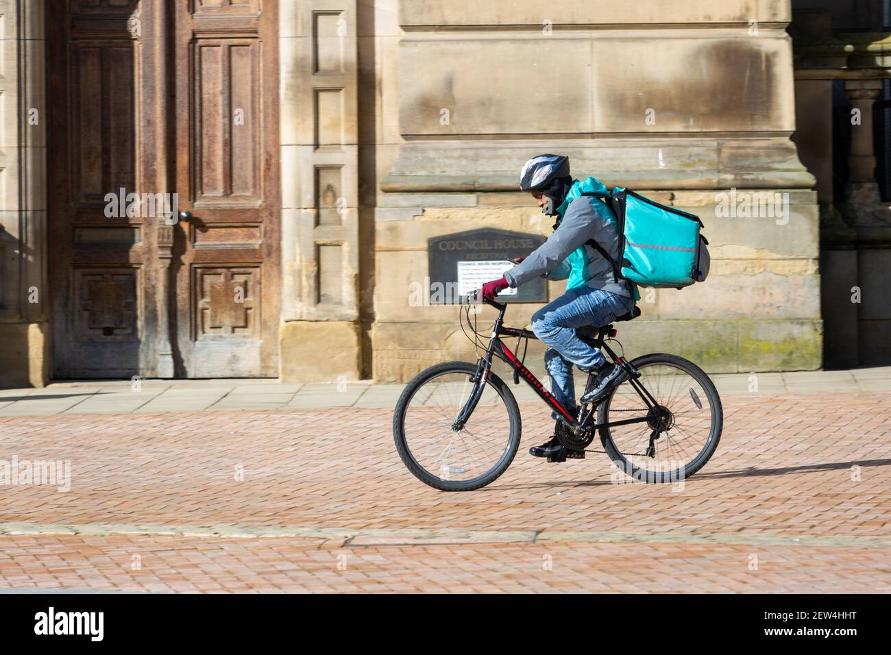 Delivery meal hi-res stock photography and images - Alamy