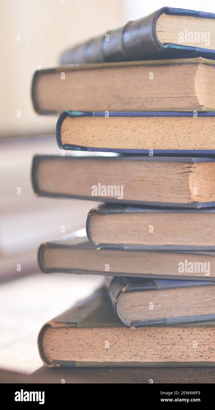 Textbook tower hi-res stock photography and images - Alamy