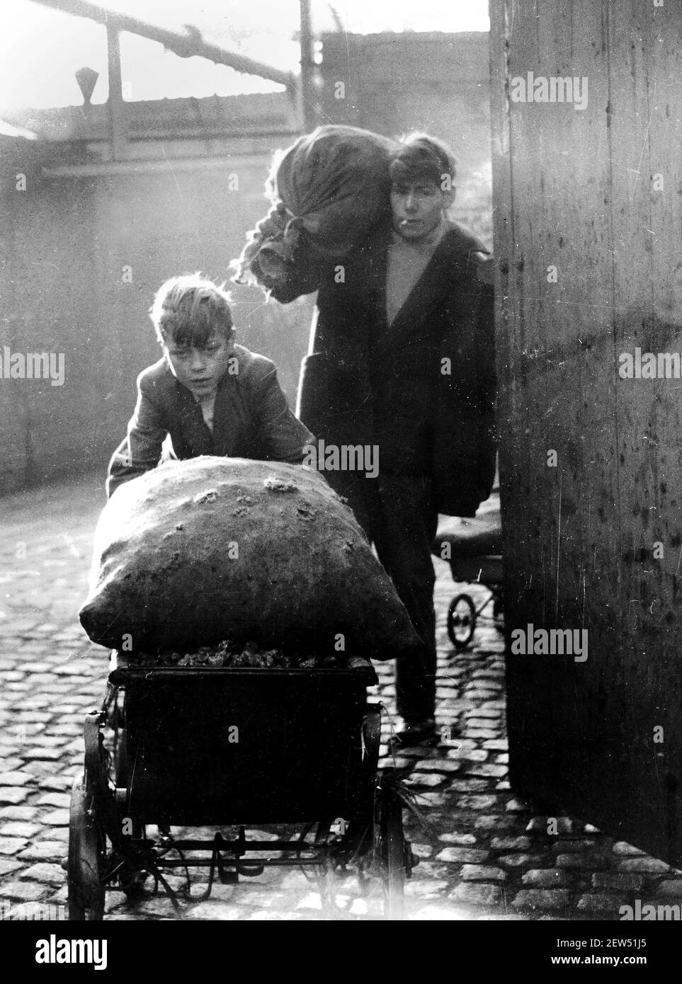 Pram 1950s hi-res stock photography and images - Alamy