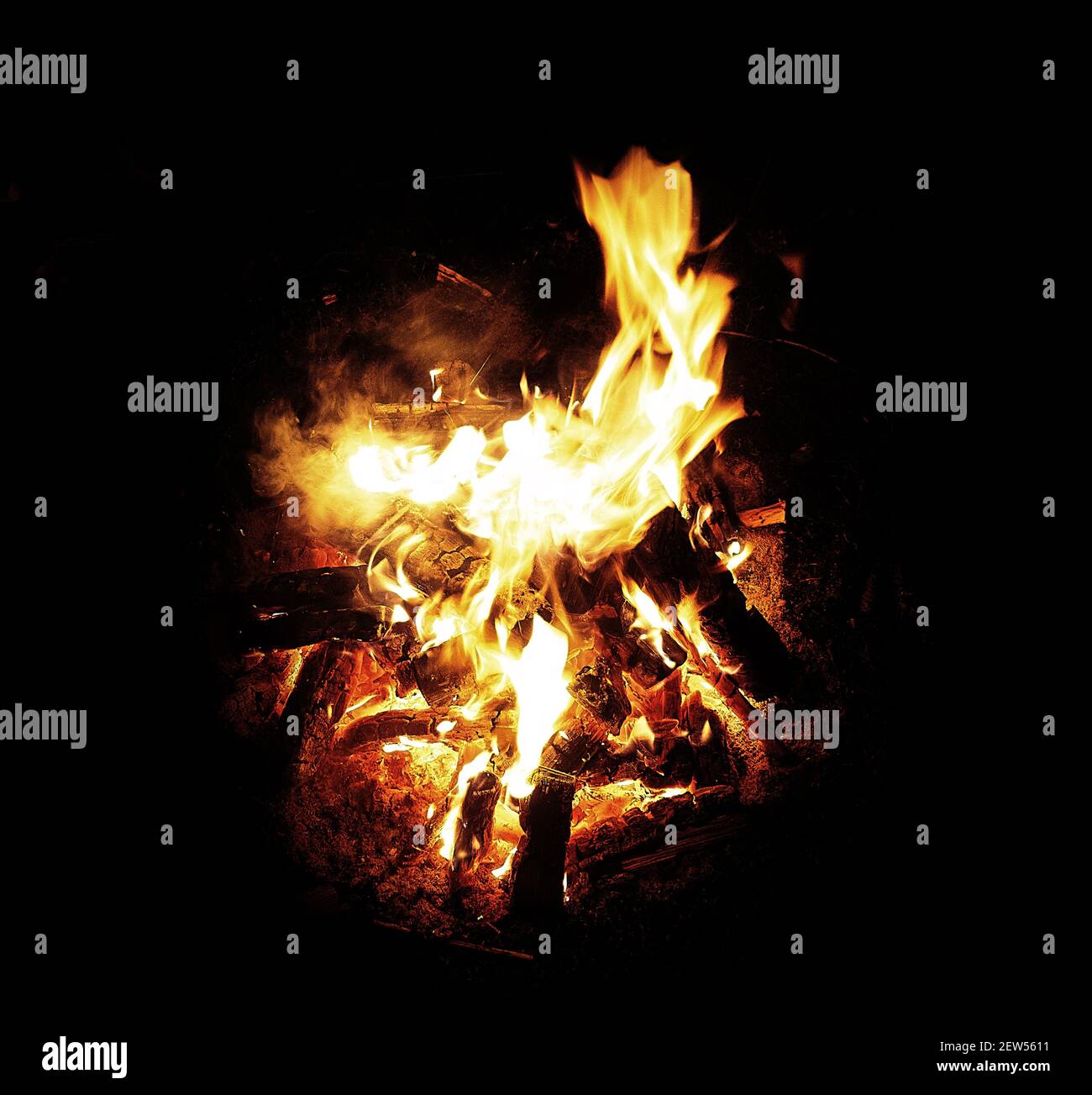 Fire flame on dark backgroung hi-res stock photography and images - Alamy