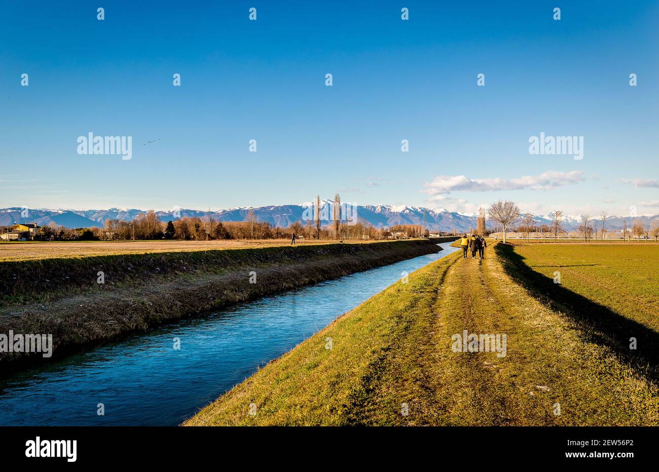 Sentiero sentieri sentiero sentieri hi-res stock photography and images ...