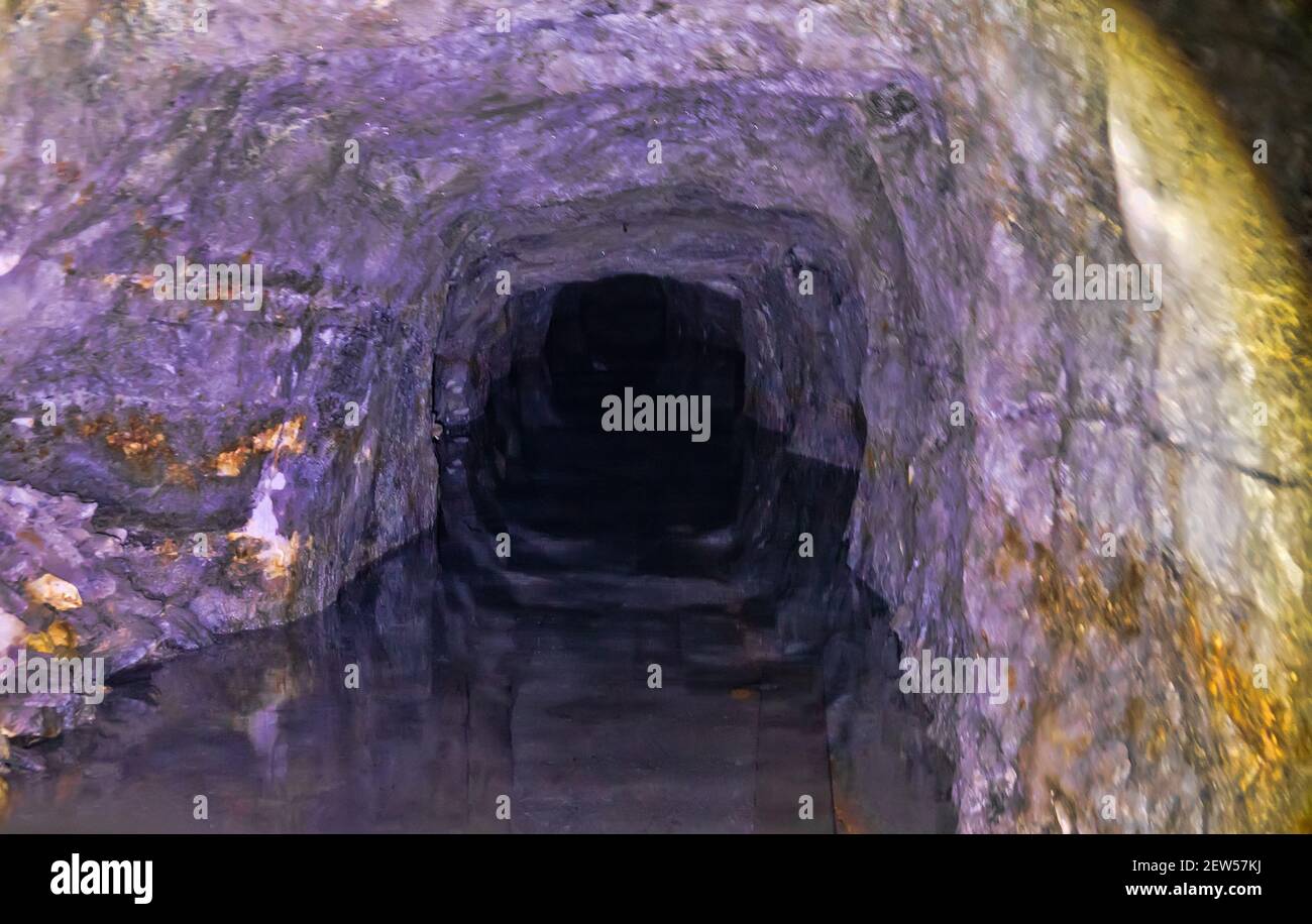 Flooded mine shaft hi-res stock photography and images - Alamy