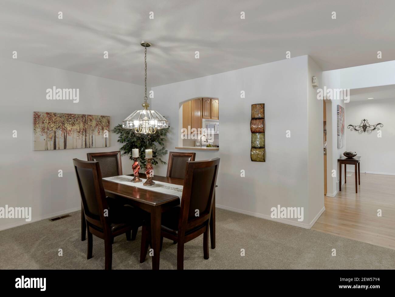 Modern residential dining room interior Stock Photo - Alamy