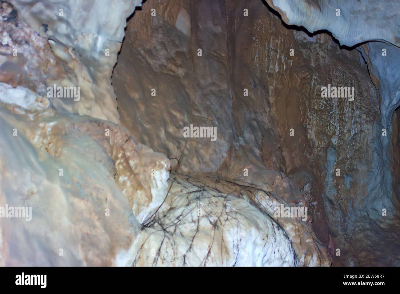 Hollowed rock face hi-res stock photography and images - Alamy